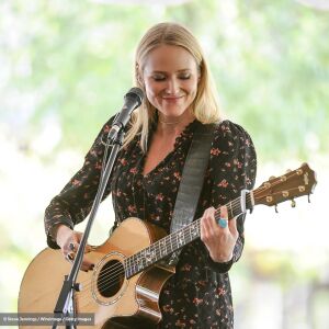 Jewel Guitar Lessons and Guitar Tabs